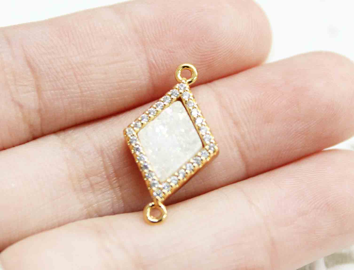 ドゥルージー コネクトパーツ ひしがた型ホワイト 1.6cm×1.2cm 品番： 10605 天然石卸売 ストーンクラブ 問屋・仕入れ・卸 ...