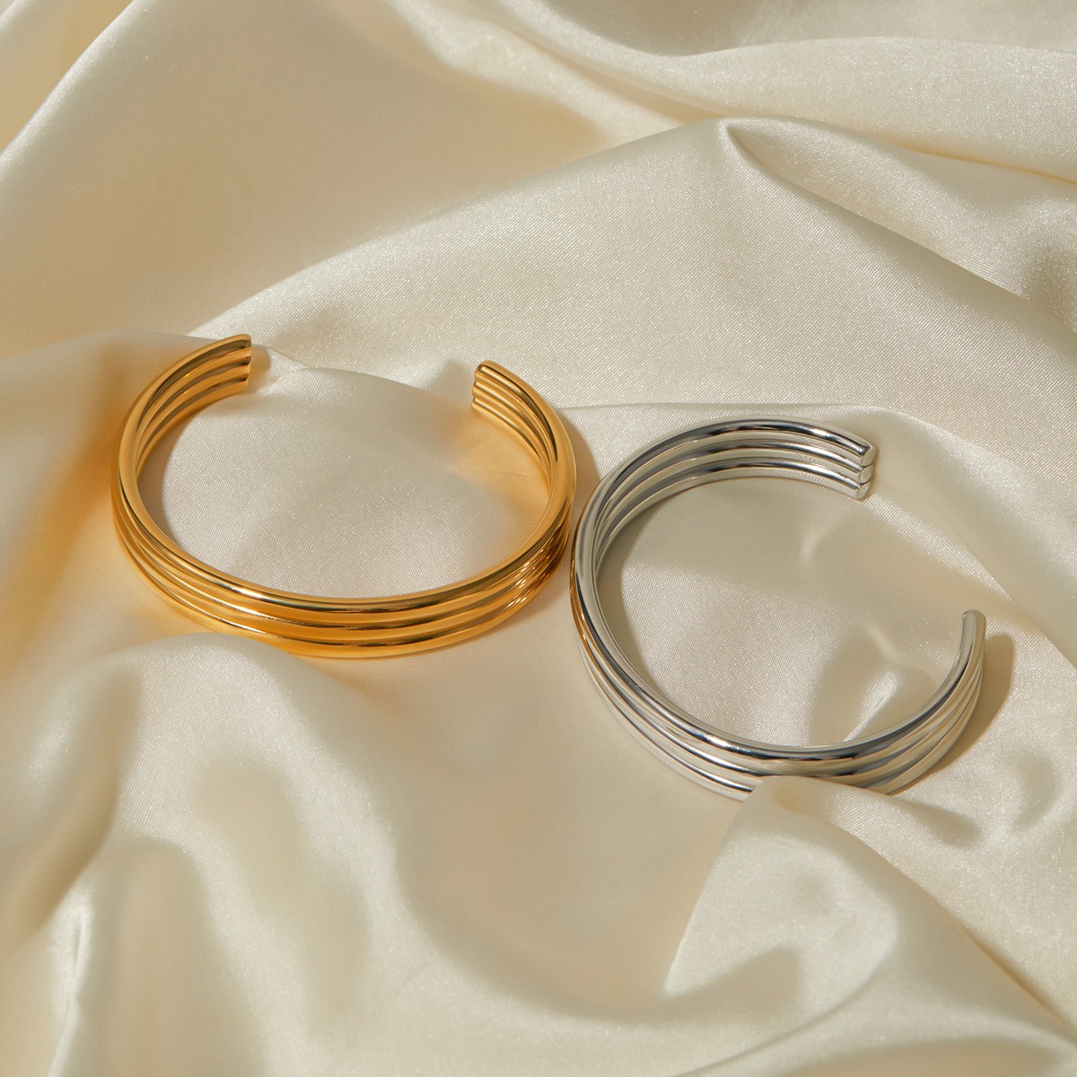 2色 18Kゴールド ステンレス 三層ブレスレット フリーサイズのブレスレット 欧米アクセサリー MUGI 優品 問屋・仕入れ・卸・卸売の専門【仕入れならNETSEA】