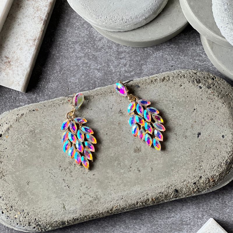 【即納】オーロラカラーユニークデザインピアス Gwenアクセサリー Gwennoac B2B事業 問屋・仕入れ・卸・卸売の専門【仕入れならNETSEA】