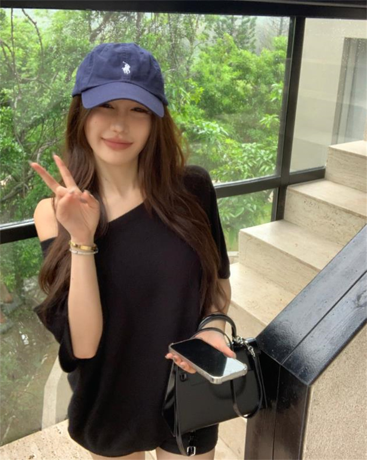 1枚で着映えが狙える 斜め肩の服 スリム ドルマンスリーブ ニットトップス Tシャツ ゆったりする 株式会社 SevenLy 問屋・仕入れ・卸・卸売の専門【仕入れならNETSEA】